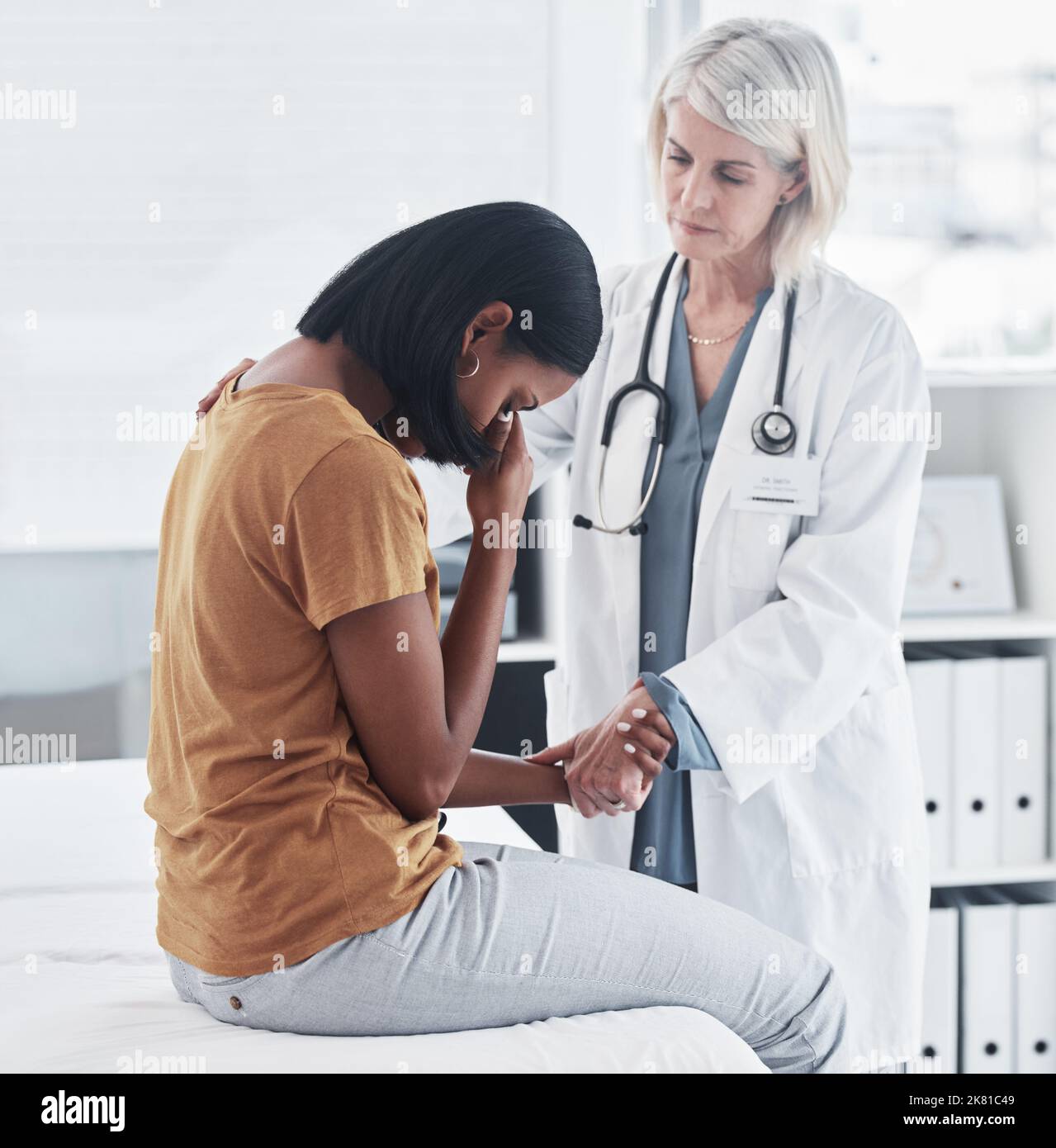Doctor and patient unhappy hi-res stock photography and images - Alamy