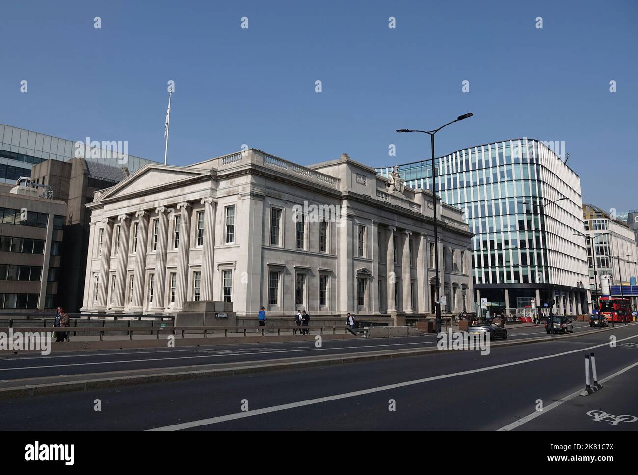 Fishmonger's hall london hi-res stock photography and images - Alamy