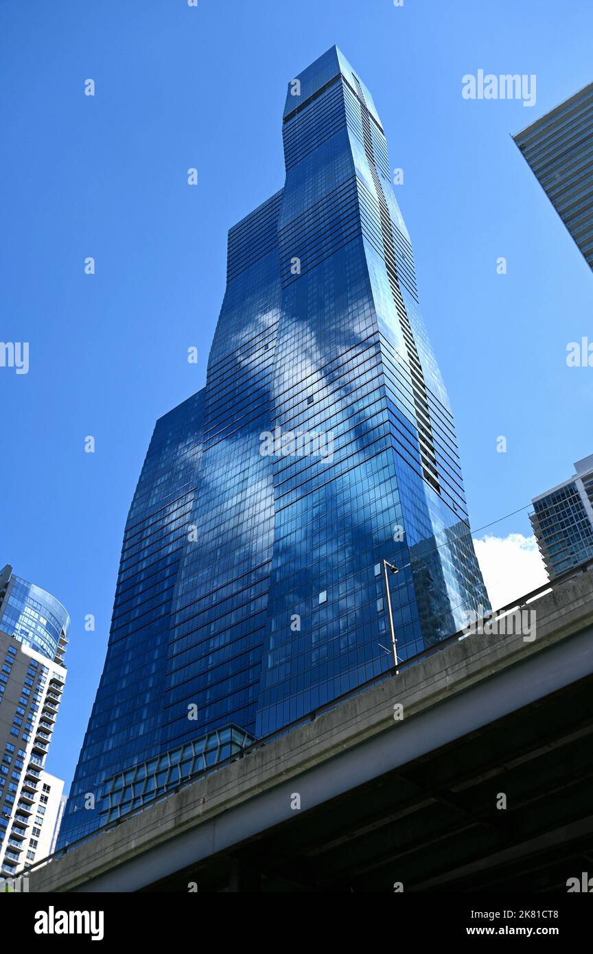 St. Regis Tower von Architektin Jeanne Gang; Chicago, Illinois ...
