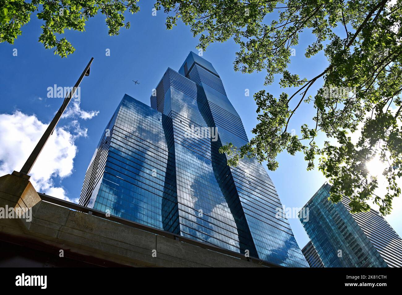 St. Regis Tower von Architektin Jeanne Gang; Chicago, Illinois ...