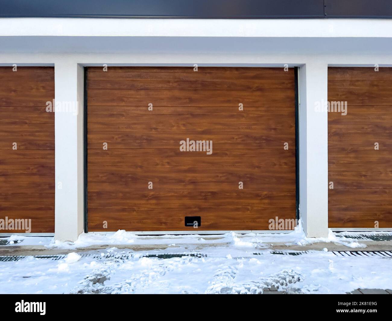 Car garage door in winter with snow and ice in front Stock Photo - Alamy
