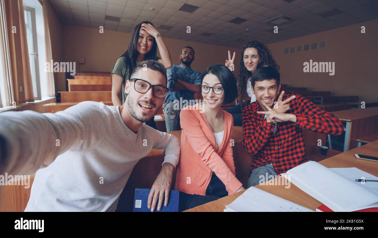 Group fun friends posing hi-res stock photography and images - Alamy