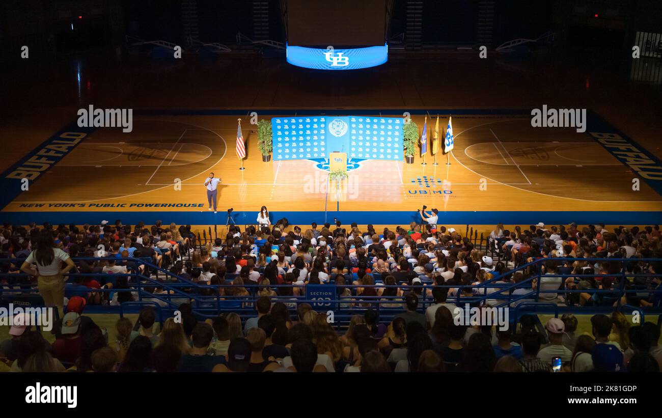 An audience of college freshmen during the speech Stock Photo - Alamy