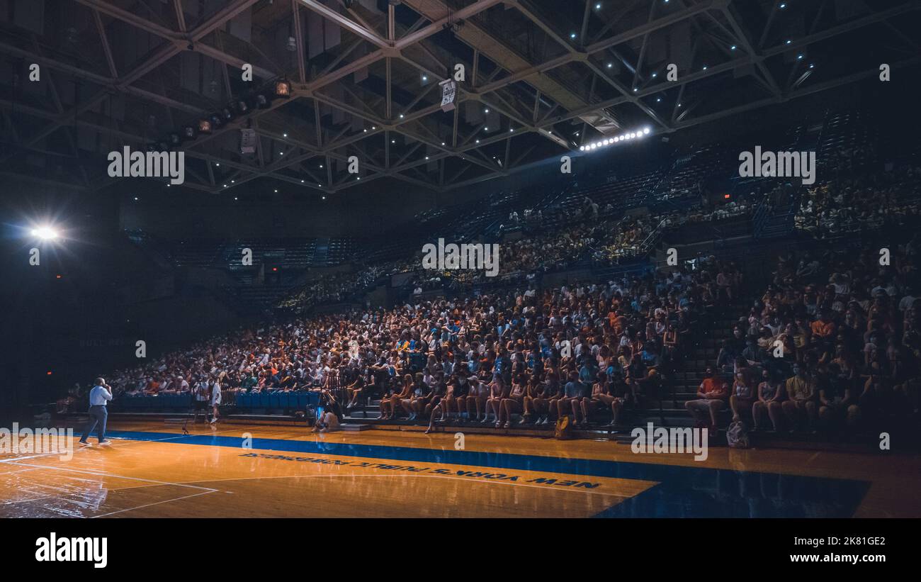 An audience of college freshmen during the speech Stock Photo - Alamy