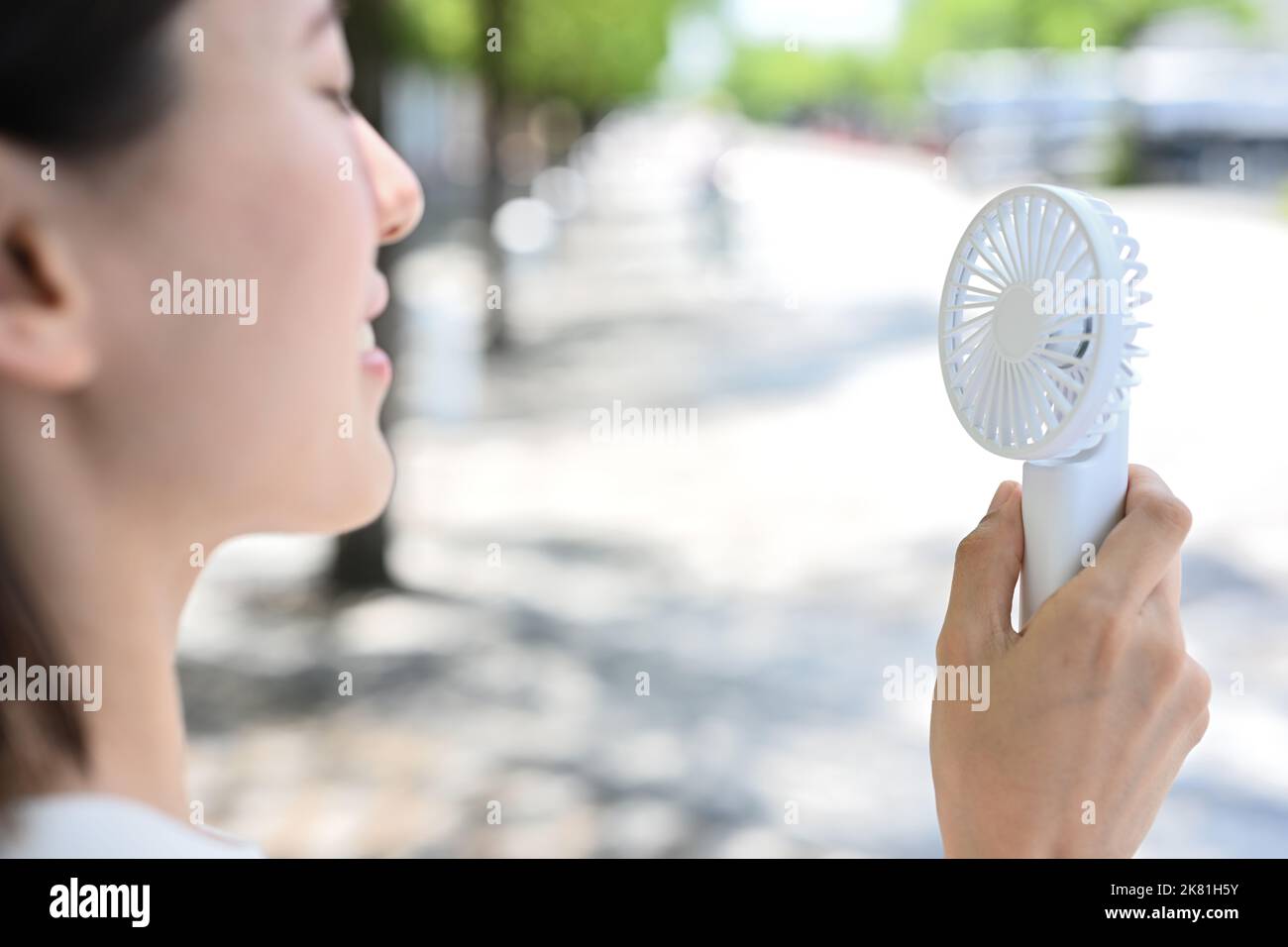 Japanese woman using a portable fan Stock Photo - Alamy
