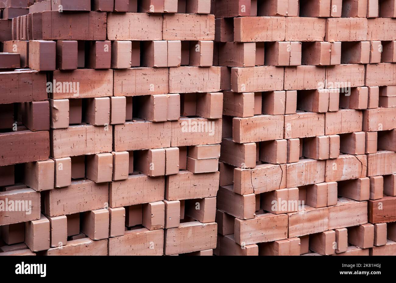 Red brick on pallets in brick factory Stock Photo - Alamy