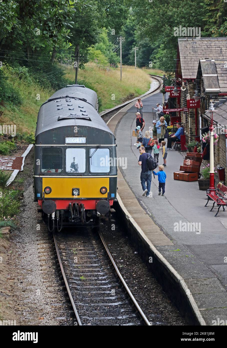 Class 101 DMU M51189 arriving at Haworth station on Keighley & Worth ...