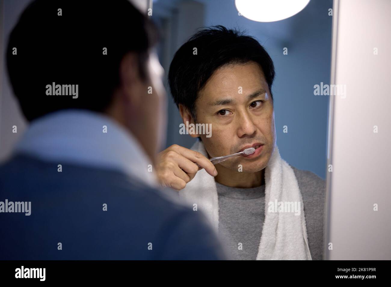 Japanese man brushing his teeth Stock Photo - Alamy