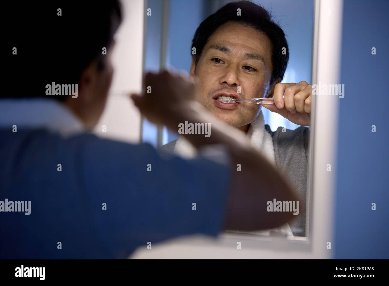 Japanese man brushing his teeth Stock Photo - Alamy