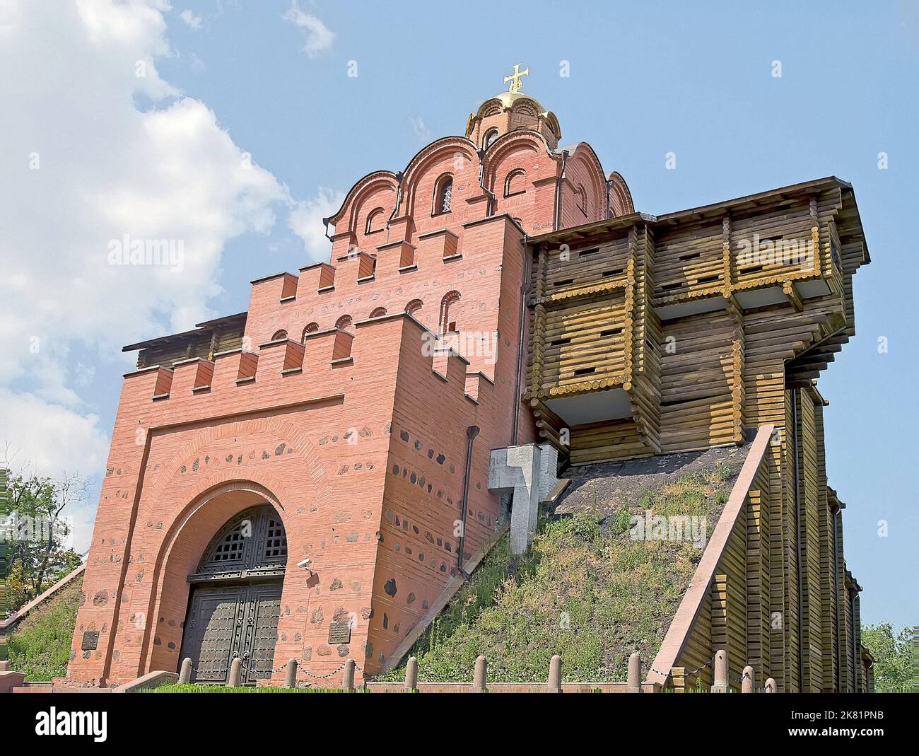 Facade of Golden Gate in Kyiv, Ukraine. Ancient medieval gate Stock ...