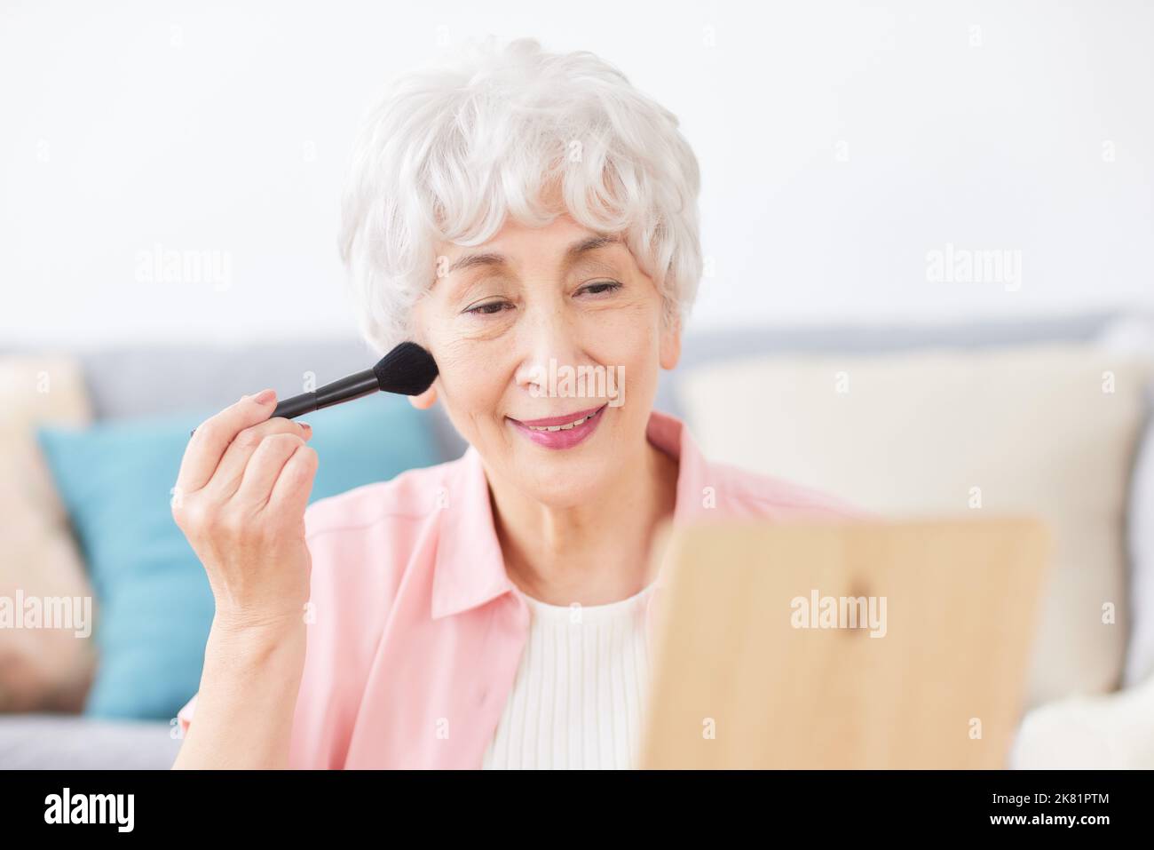 Japanese senior woman applying makeup Stock Photo - Alamy