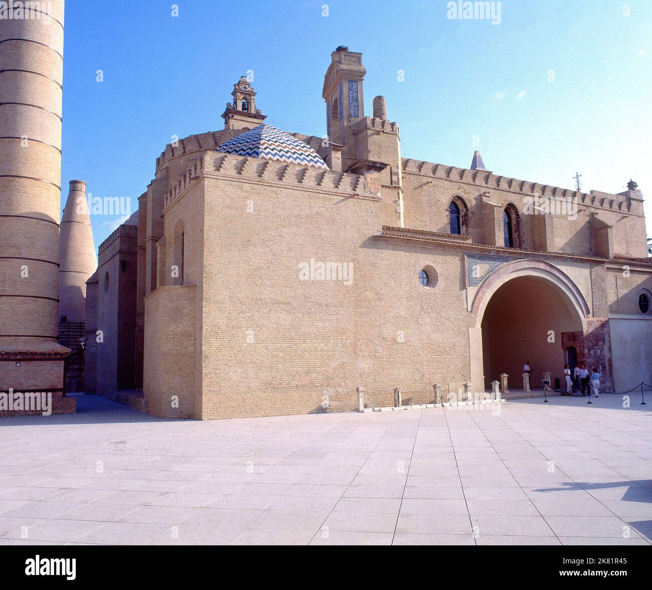 EXTERIOR - EDIFICIO RESTAURADO PARA LA EXPOSICION UNIVERSAL DE SEVILLA ...