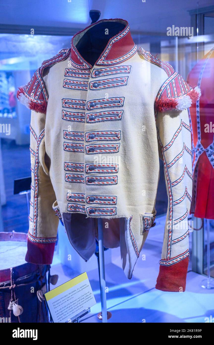 Historic military uniform uniforms hi-res stock photography and images ...