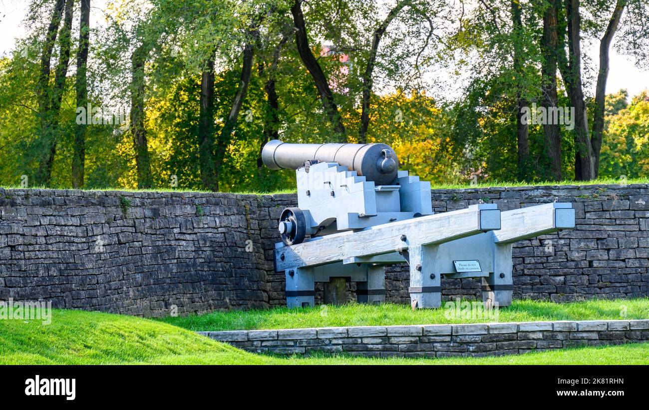 Colonial fence hi-res stock photography and images - Alamy