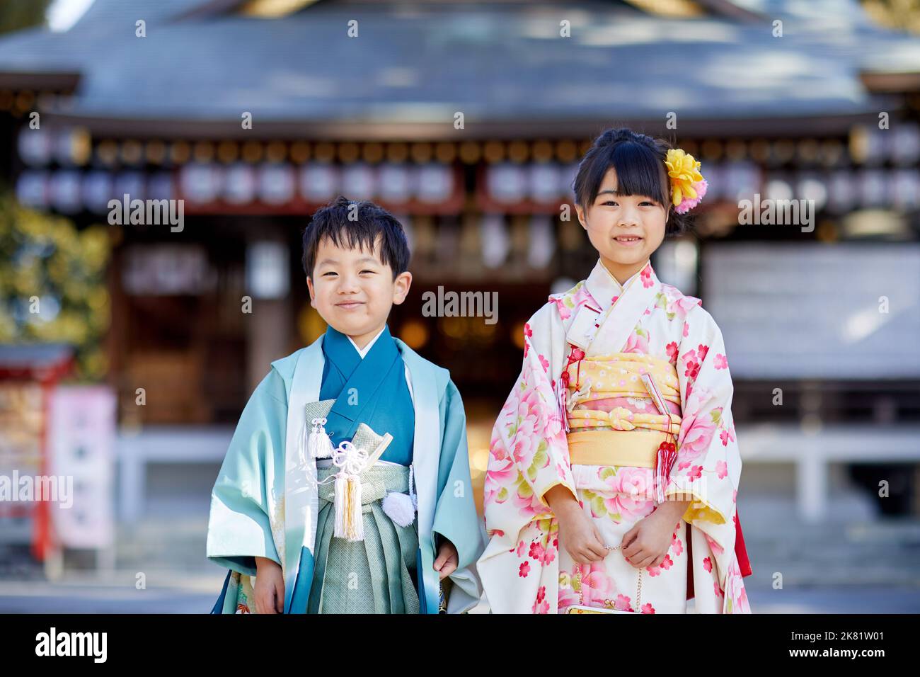 Japanese family wearing traditional kimono hi-res stock photography and ...