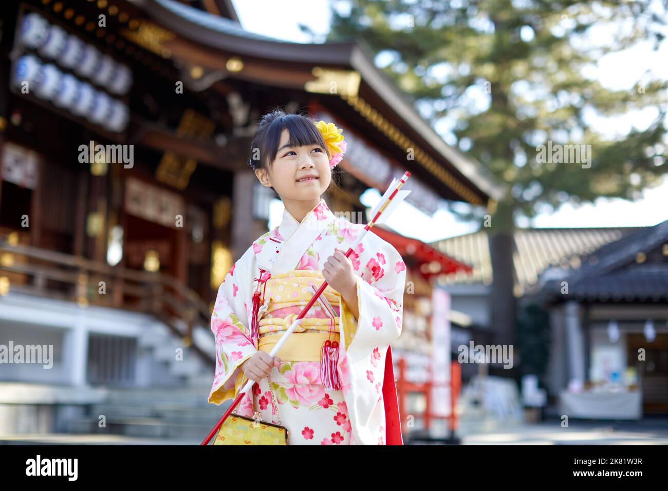 Japanese kid wearing kimono at the temple Stock Photo - Alamy