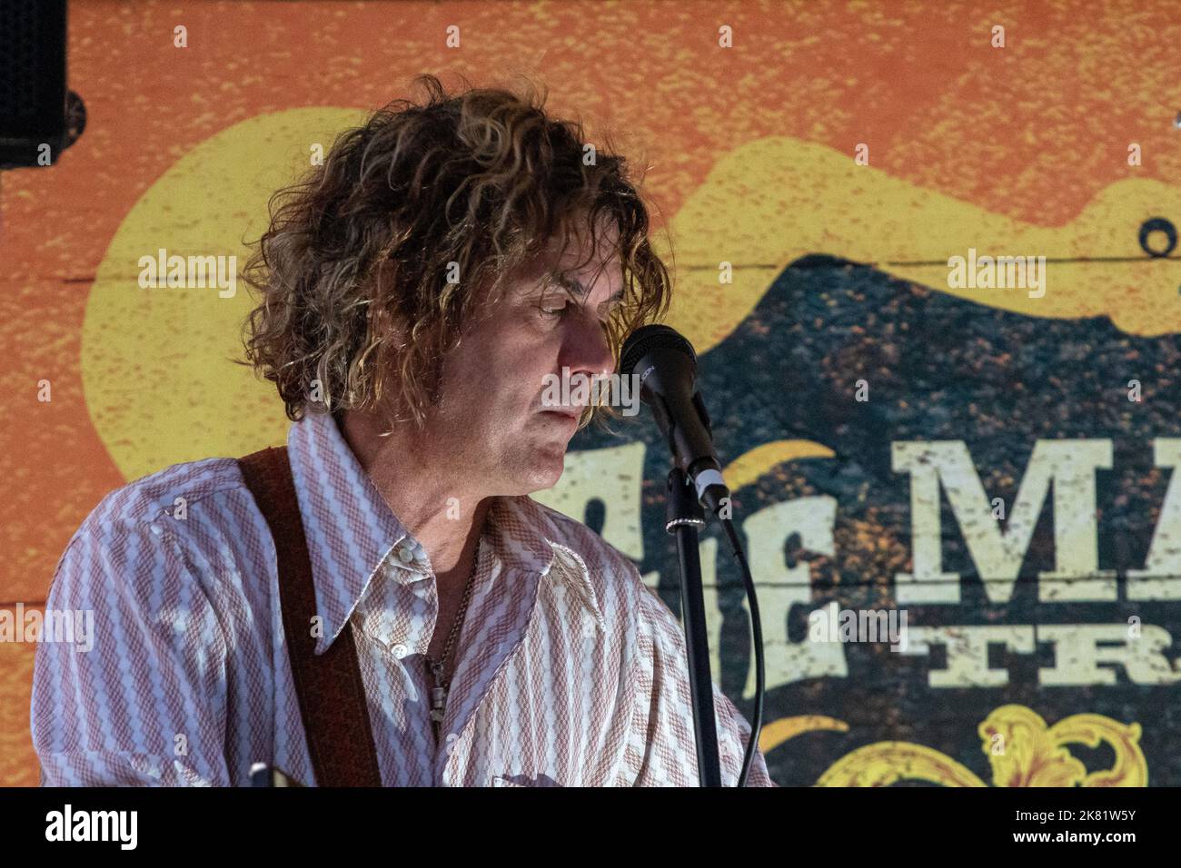 Ash singer hi-res stock photography and images - Alamy
