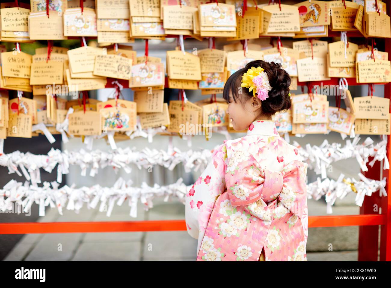 Japanese kid wearing kimono at the temple Stock Photo - Alamy