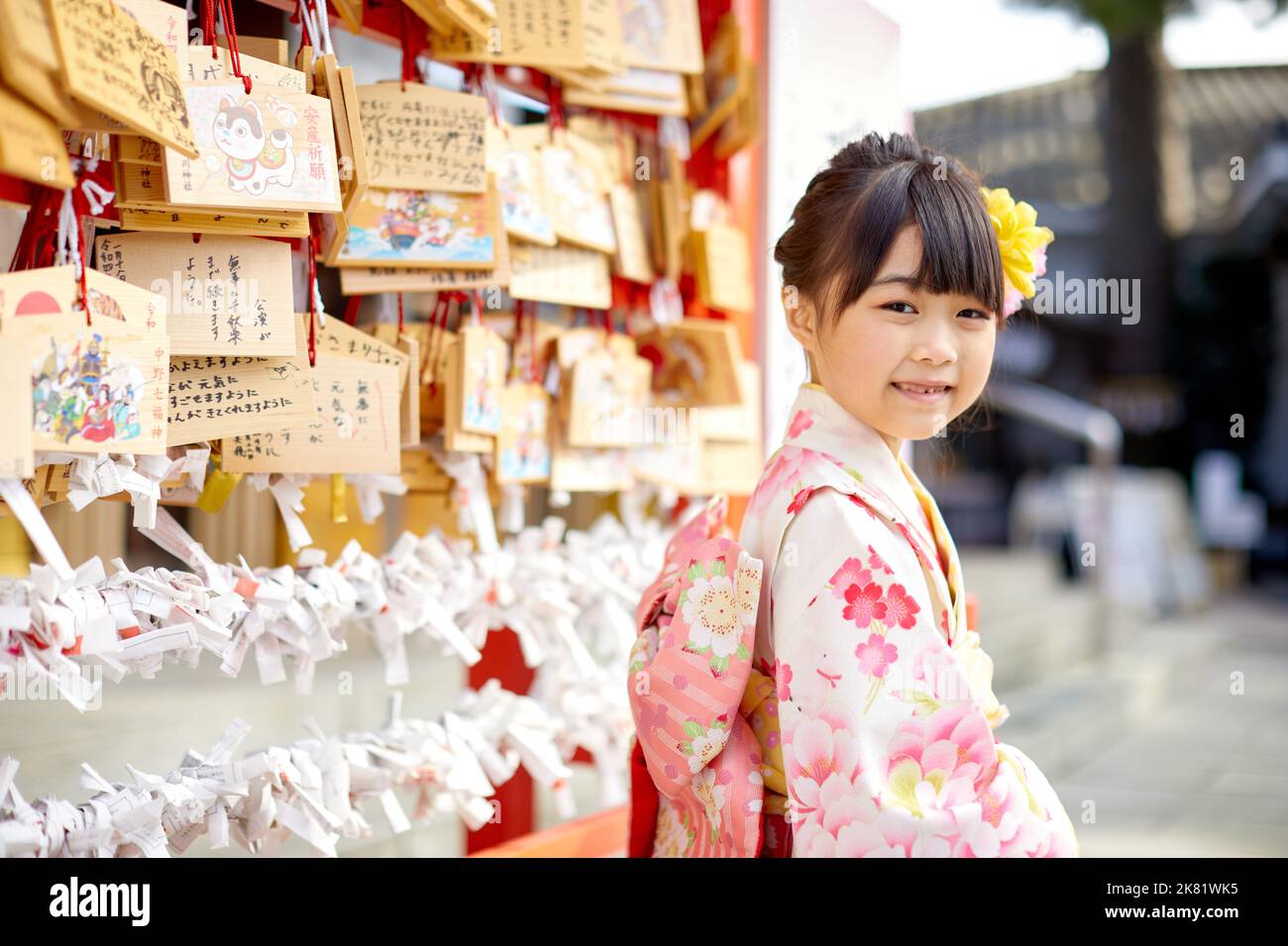 Japanese kid wearing kimono at the temple Stock Photo - Alamy