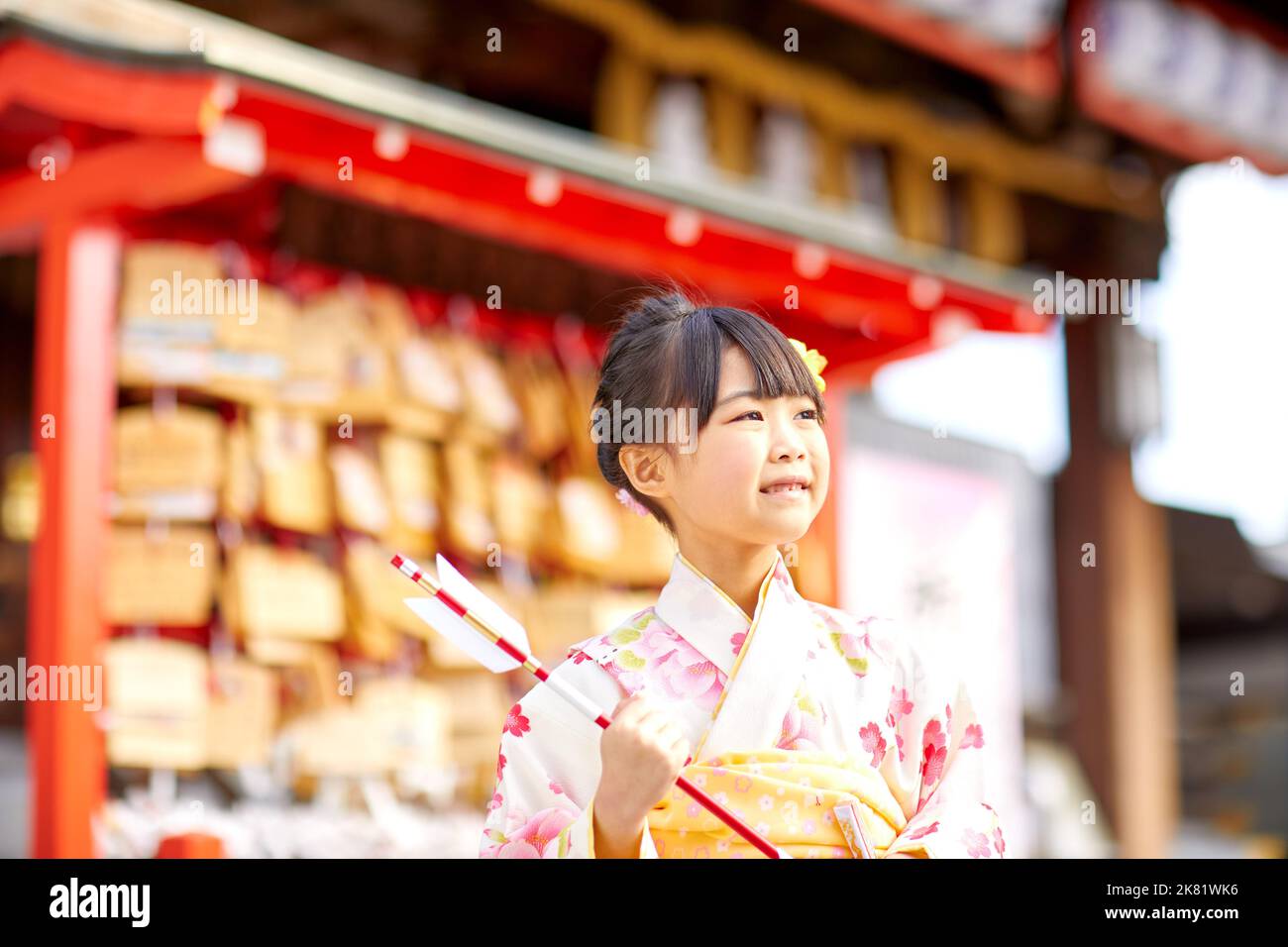 Japanese kid wearing kimono at the temple Stock Photo - Alamy