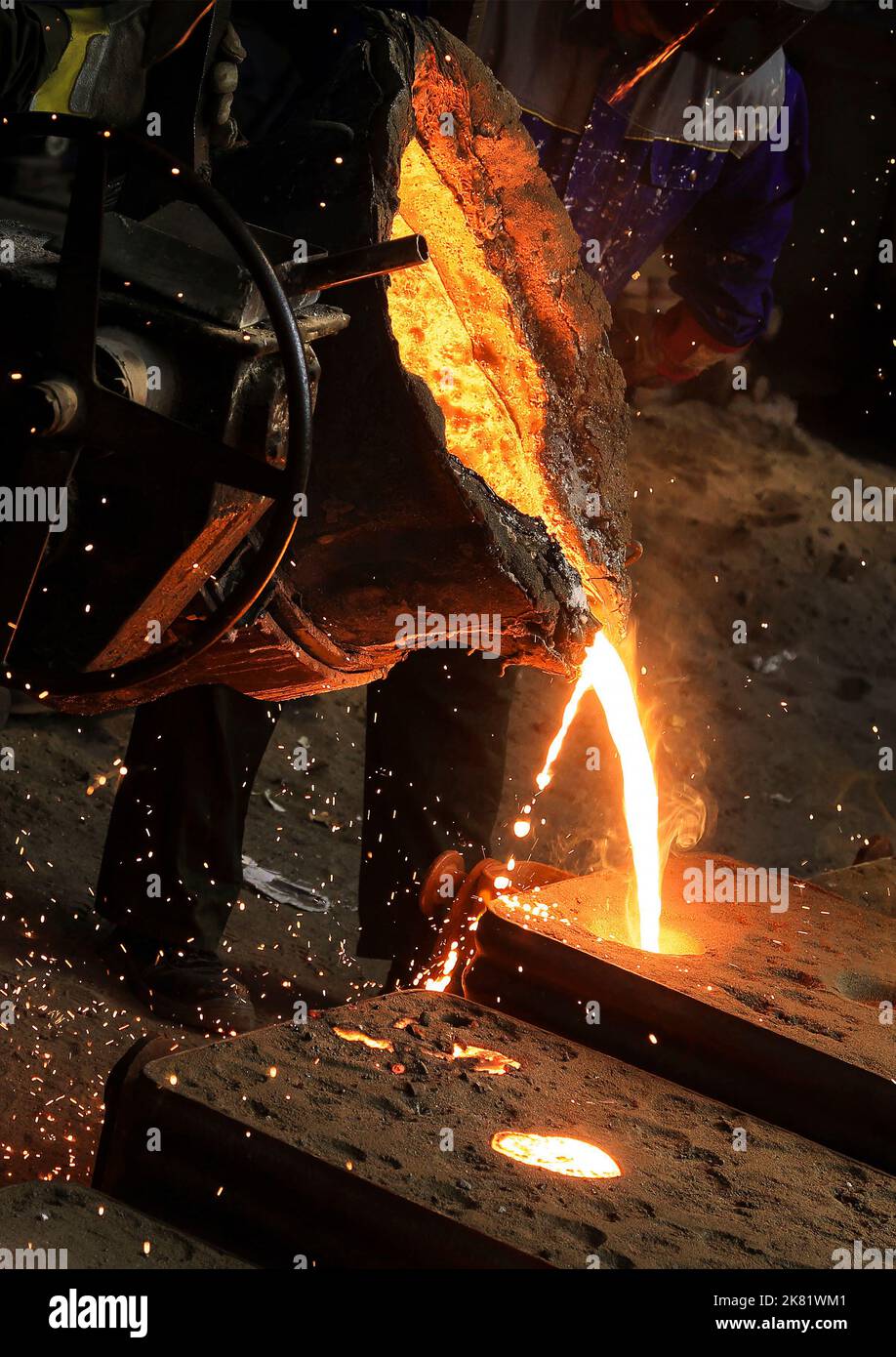 Fire metal hot burn melt shape hi-res stock photography and images - Alamy