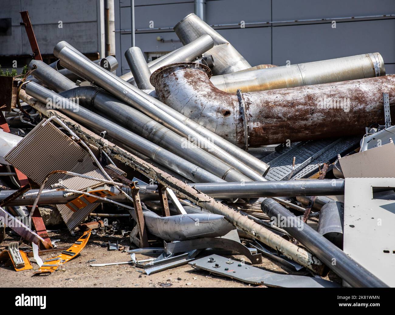 Recyclable metal waste in heap outdoor Stock Photo - Alamy