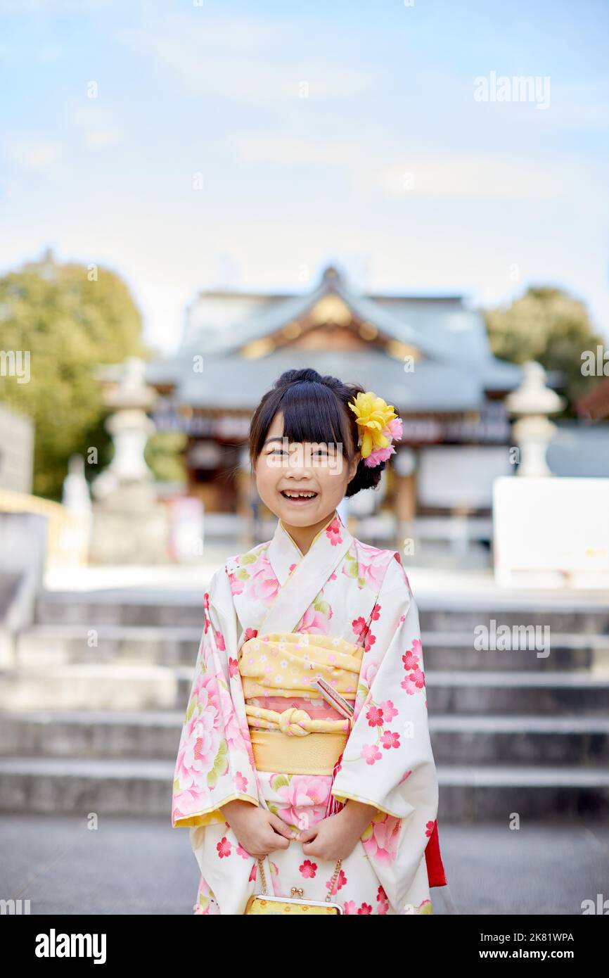 Japanese kid wearing kimono at the temple Stock Photo - Alamy