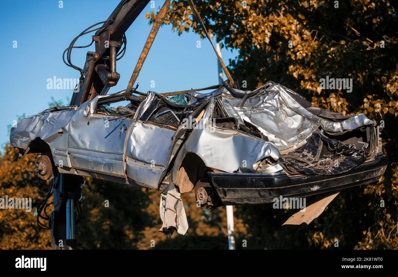 Wrecked car lift up crane Stock Photo - Alamy