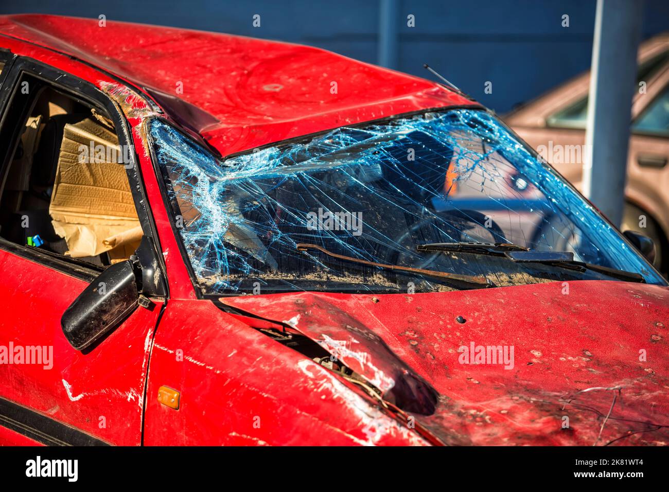 Detail of wrecked car windscreen Stock Photo - Alamy