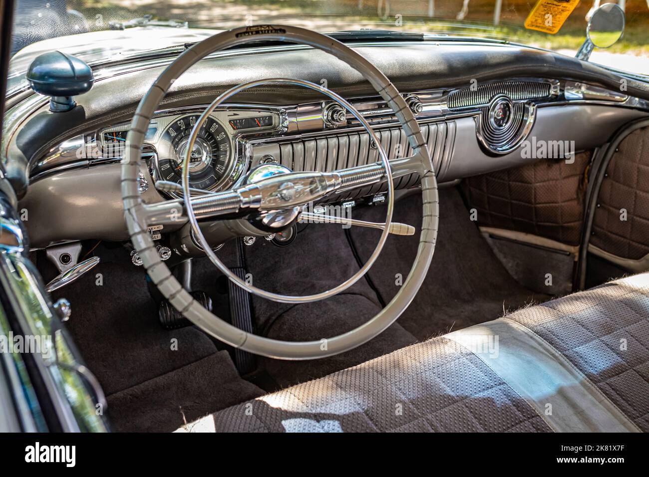 Interior De Un Oldsmobile De 1950