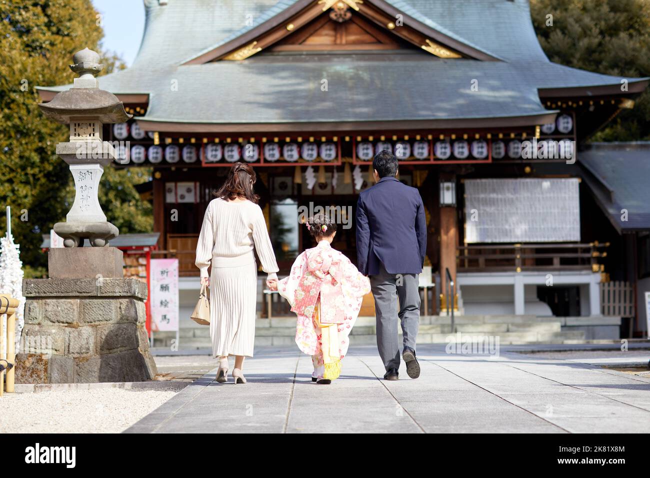 Japanese family at the temple Stock Photo - Alamy