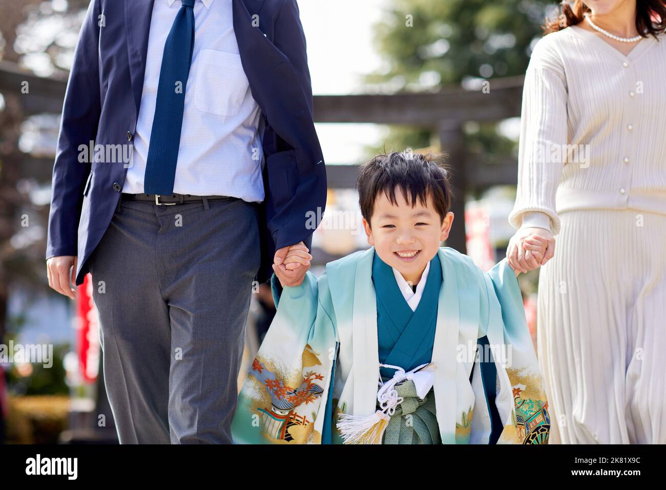 Japanese family at the temple Stock Photo - Alamy