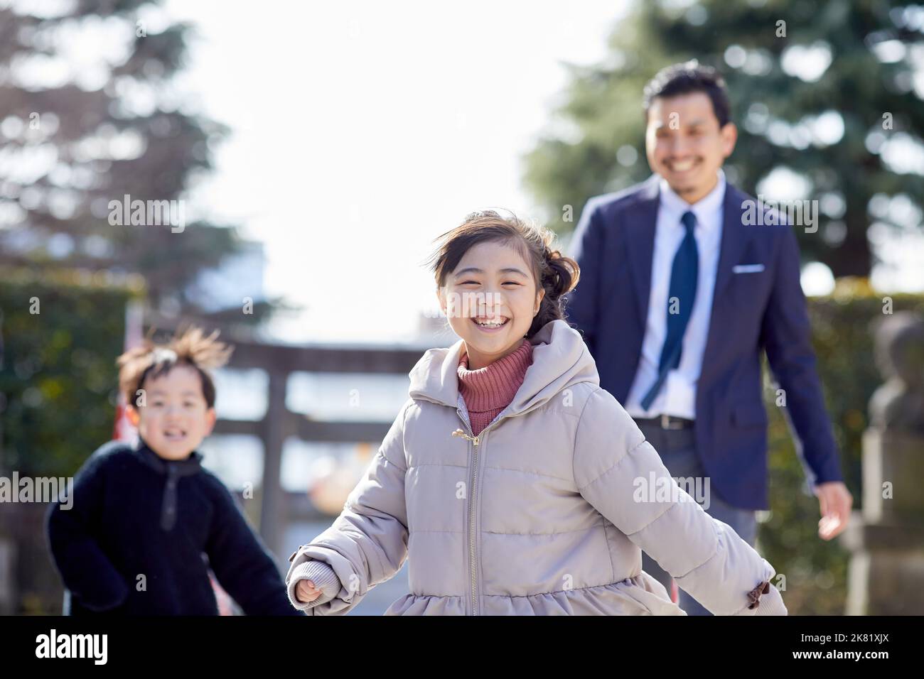 Japanese family at the temple Stock Photo - Alamy