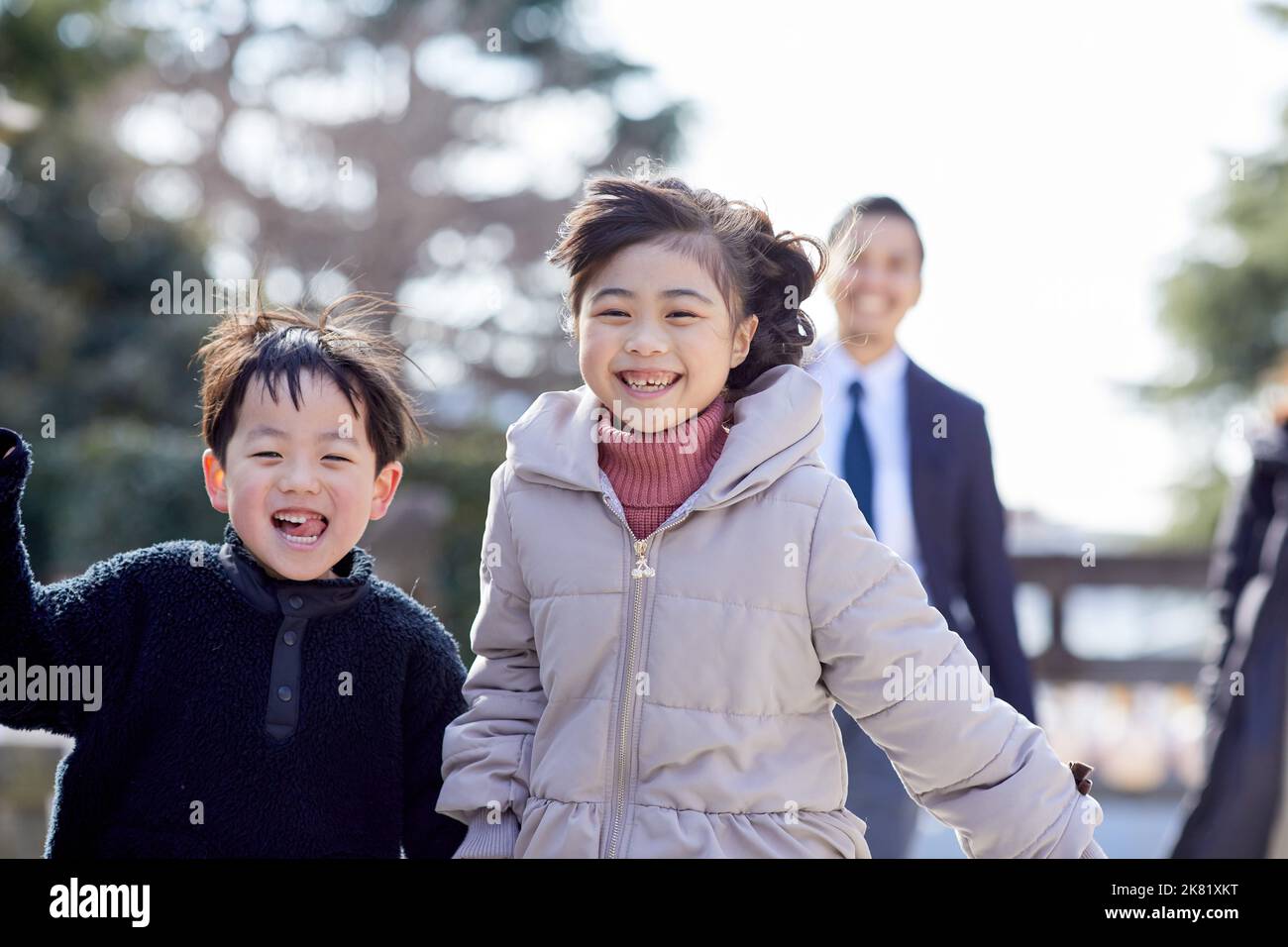 Japanese family at the temple Stock Photo - Alamy