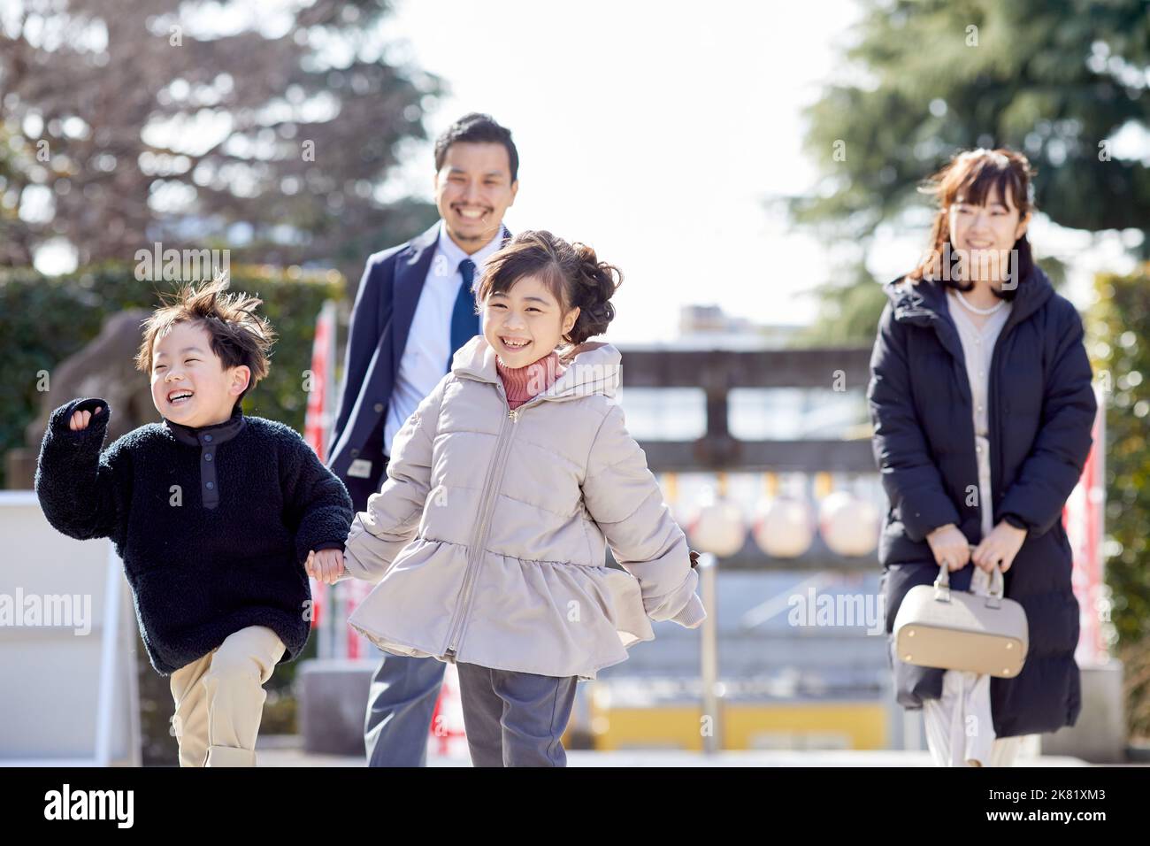Japanese family at the temple Stock Photo - Alamy