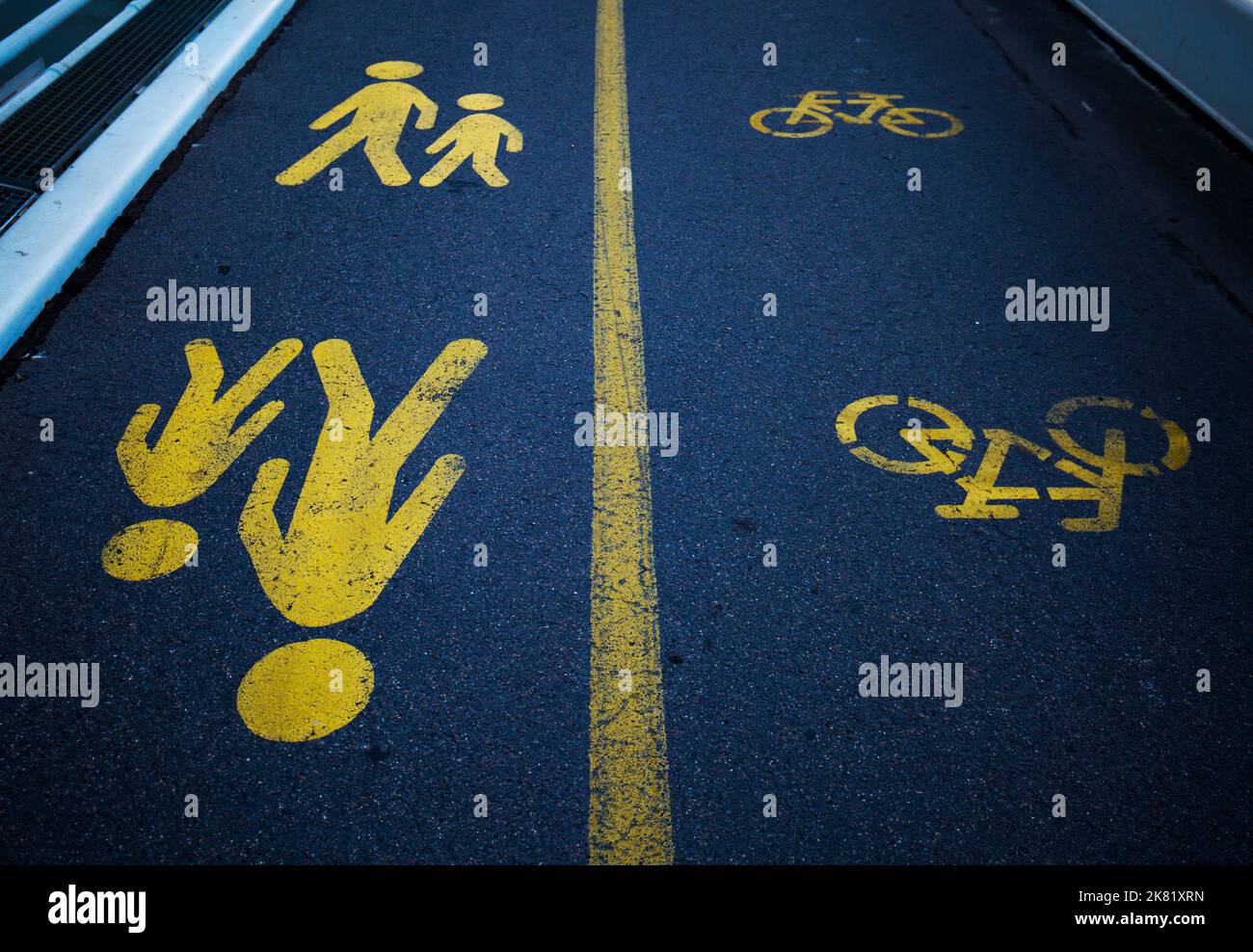 Pedestrian walkway road sign illustration hi-res stock photography and ...