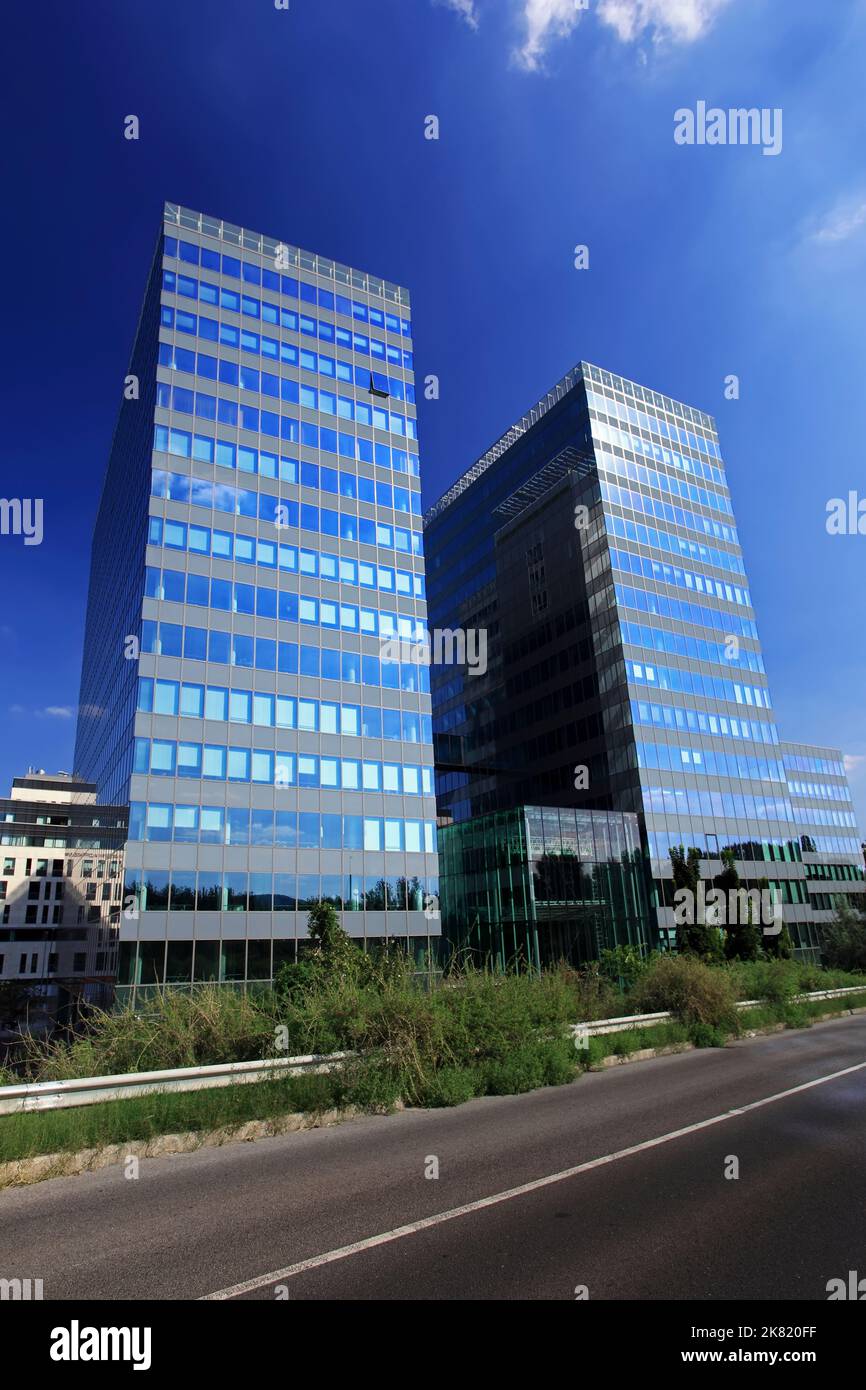 Modern office building exterior in city Stock Photo - Alamy