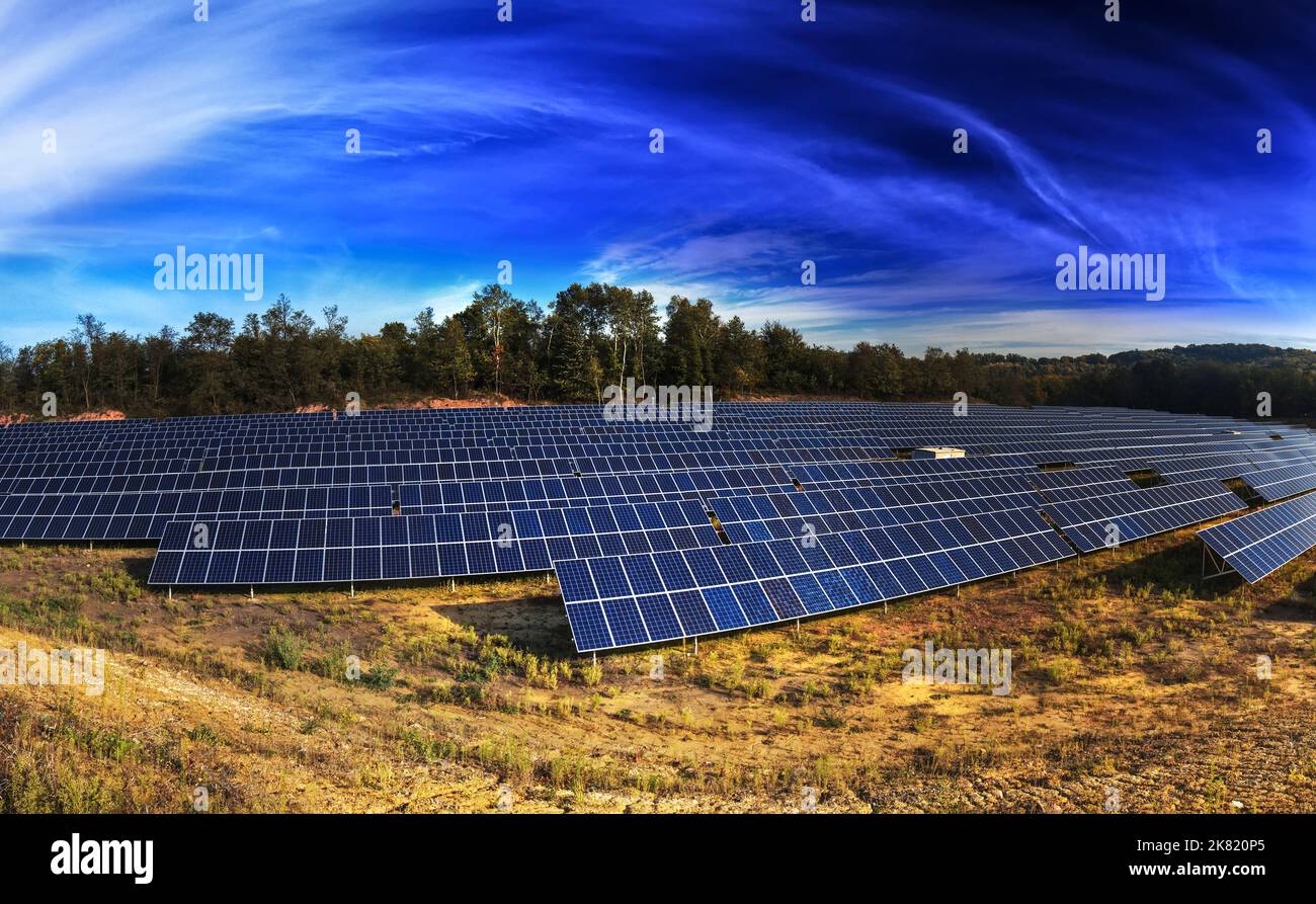 Solar farm panorama hi-res stock photography and images - Alamy