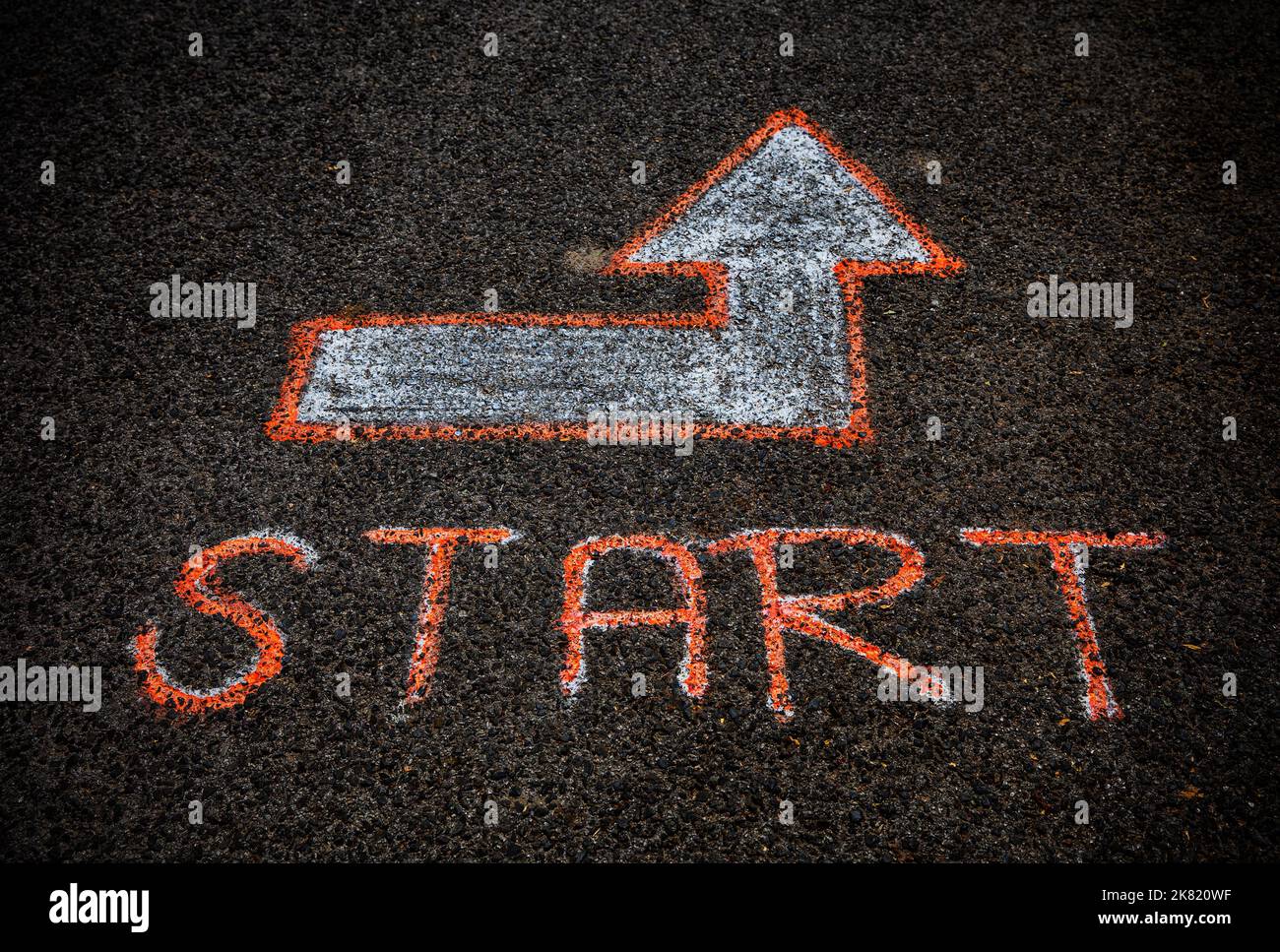Start text with arrow on road Stock Photo - Alamy