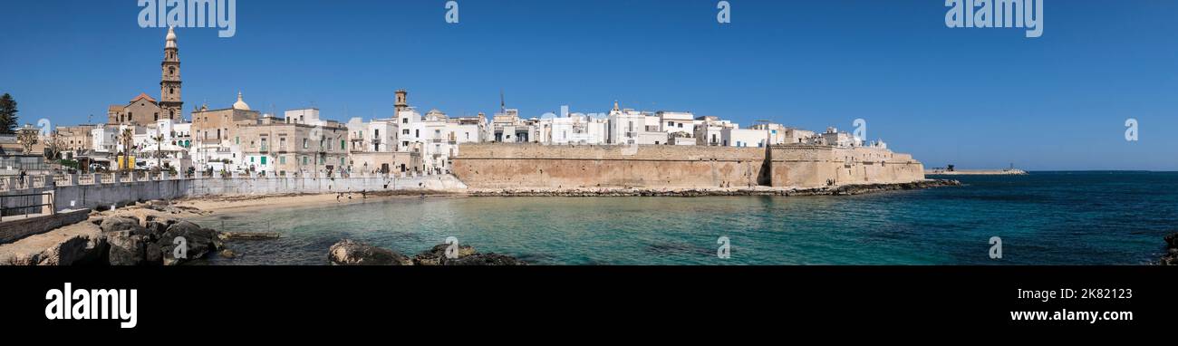Italy, region of Apulia: Monopoli. The waterfront. In the background ...