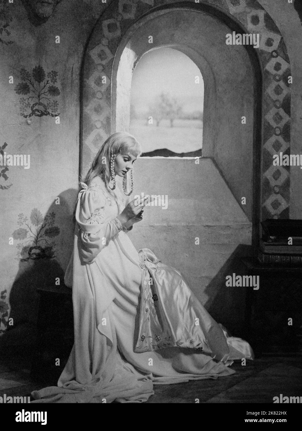 Jean Simmons Film Hamlet (1947) Characters: Ophelia, and Daughter ...