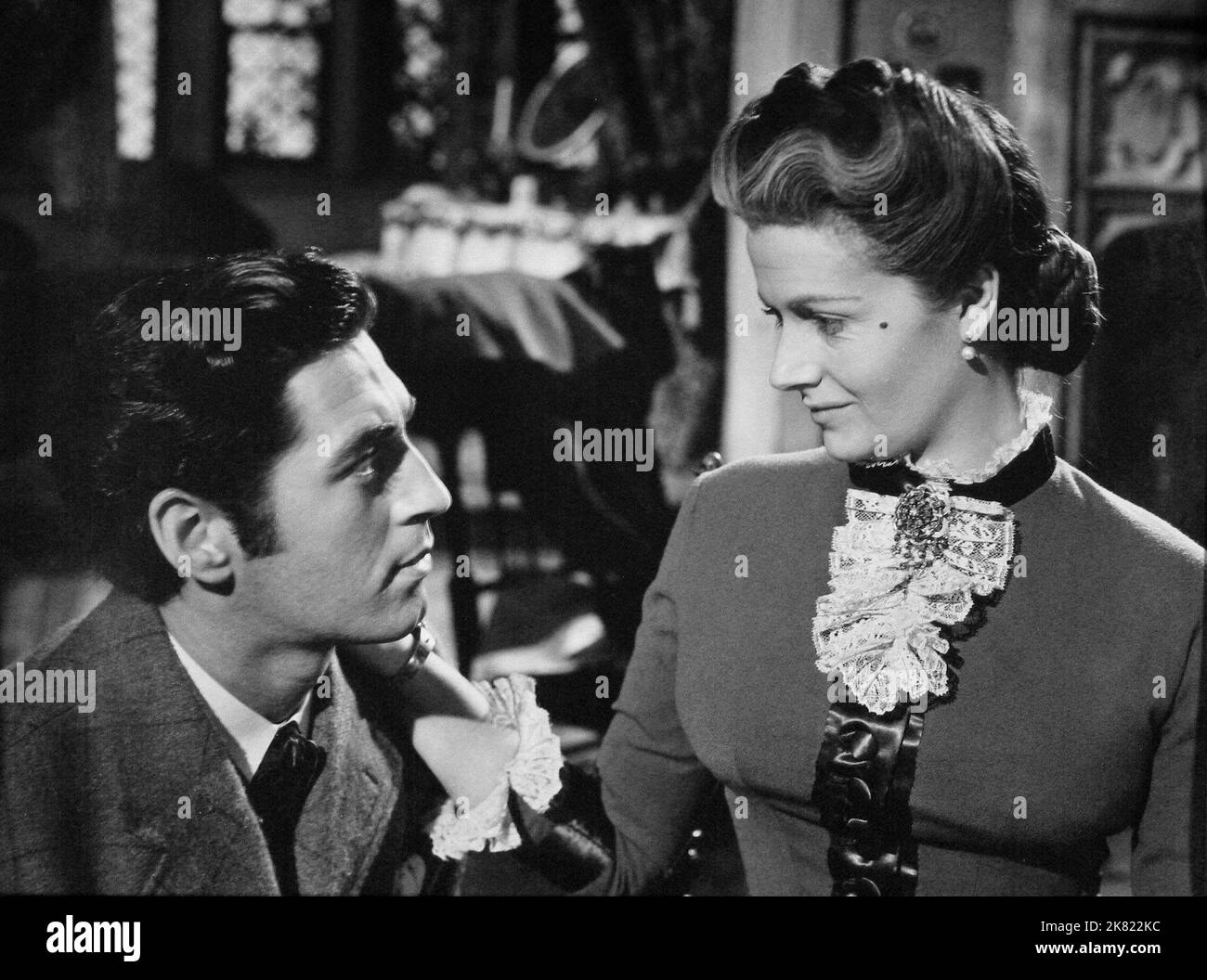 Dermot Walsh & Margaret Lockwood Film Hungry Hill (1947) Characters ...