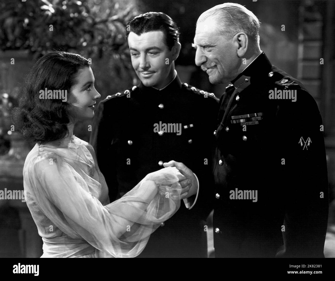 Vivien Leigh, Robert Taylor & C. Aubrey Smith Film: Waterloo Bridge ...