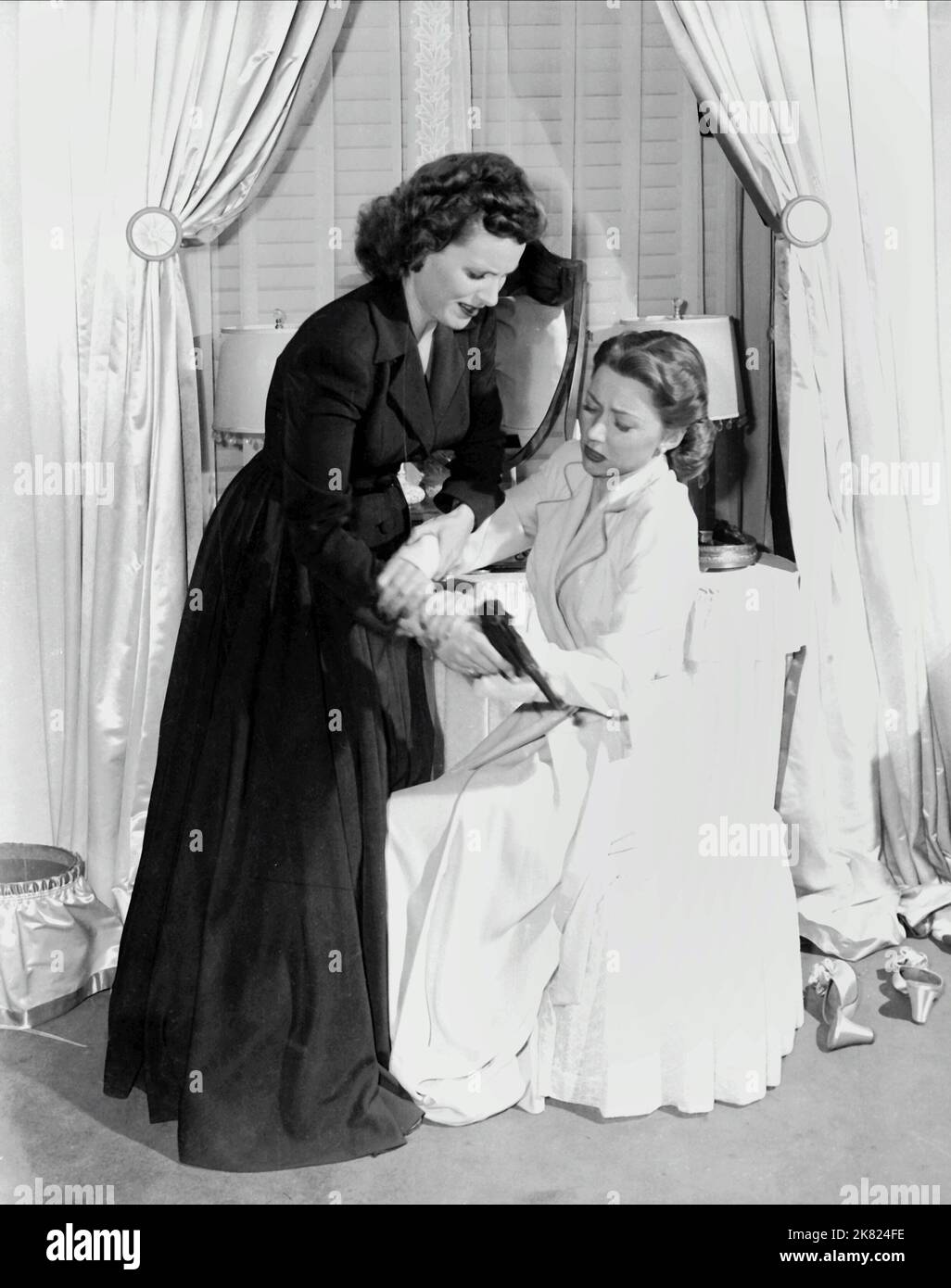 Maureen O'Hara & Gloria Grahame Film: A Woman'S Secret (USA 1949 ...