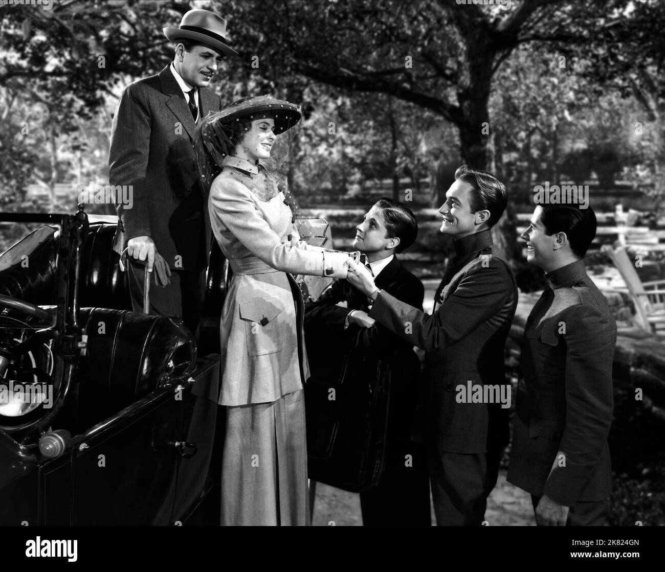 Warner Baxter, Ingrid Bergman, Bobby Walberg, Wallace Chadwell & Billy ...