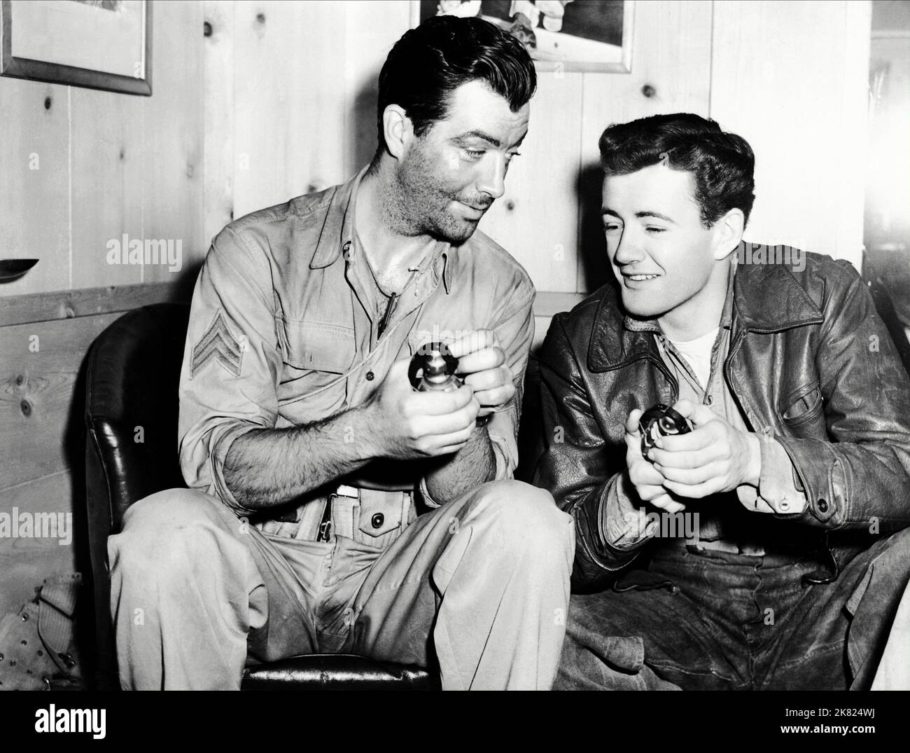 Robert Taylor & Robert Walker Film Bataan (USA 1943) Characters ...