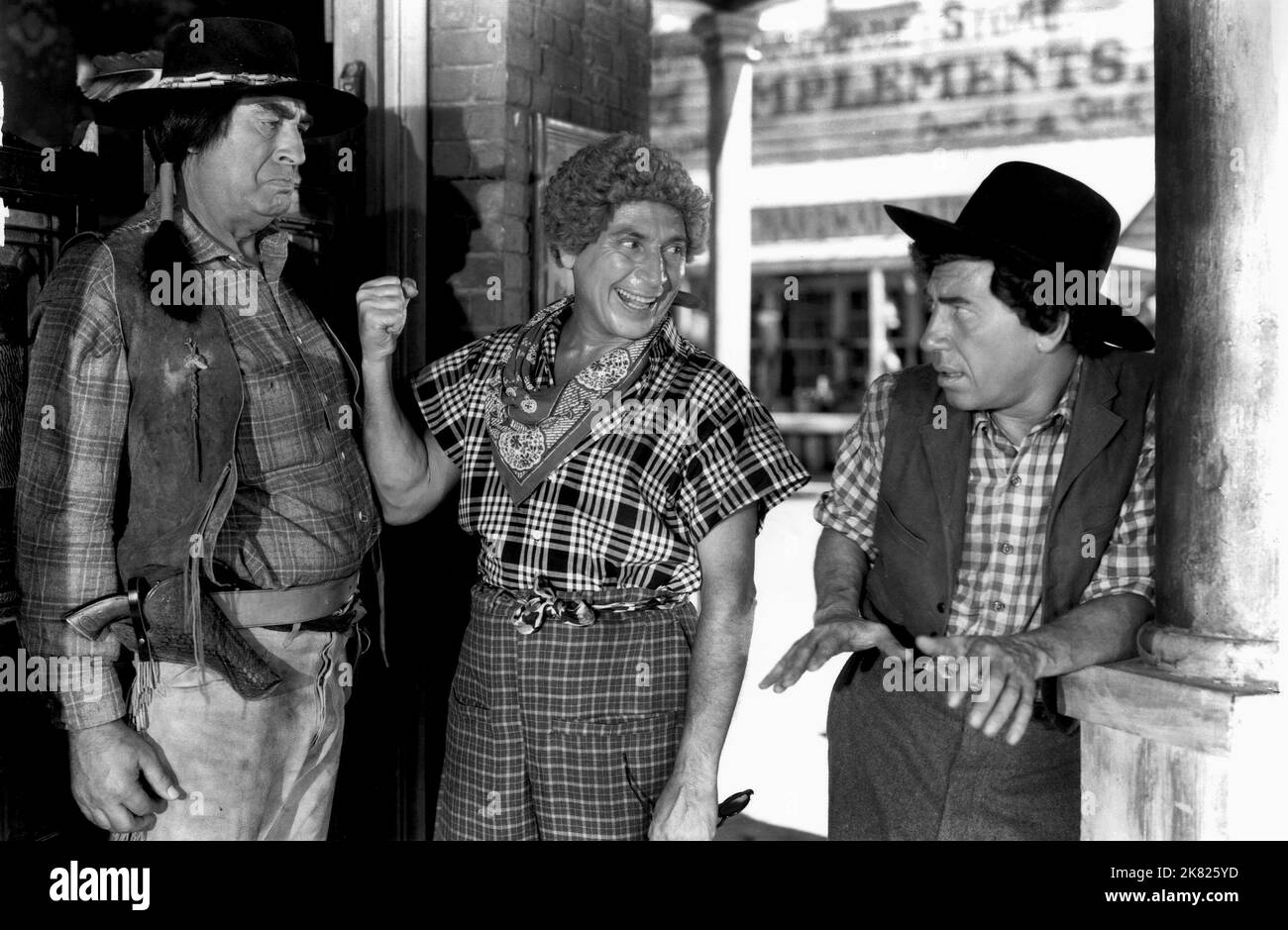 Harpo Marx & Chico Marx Film Go West; Marx Brothers: Go West (USA 1940 ...