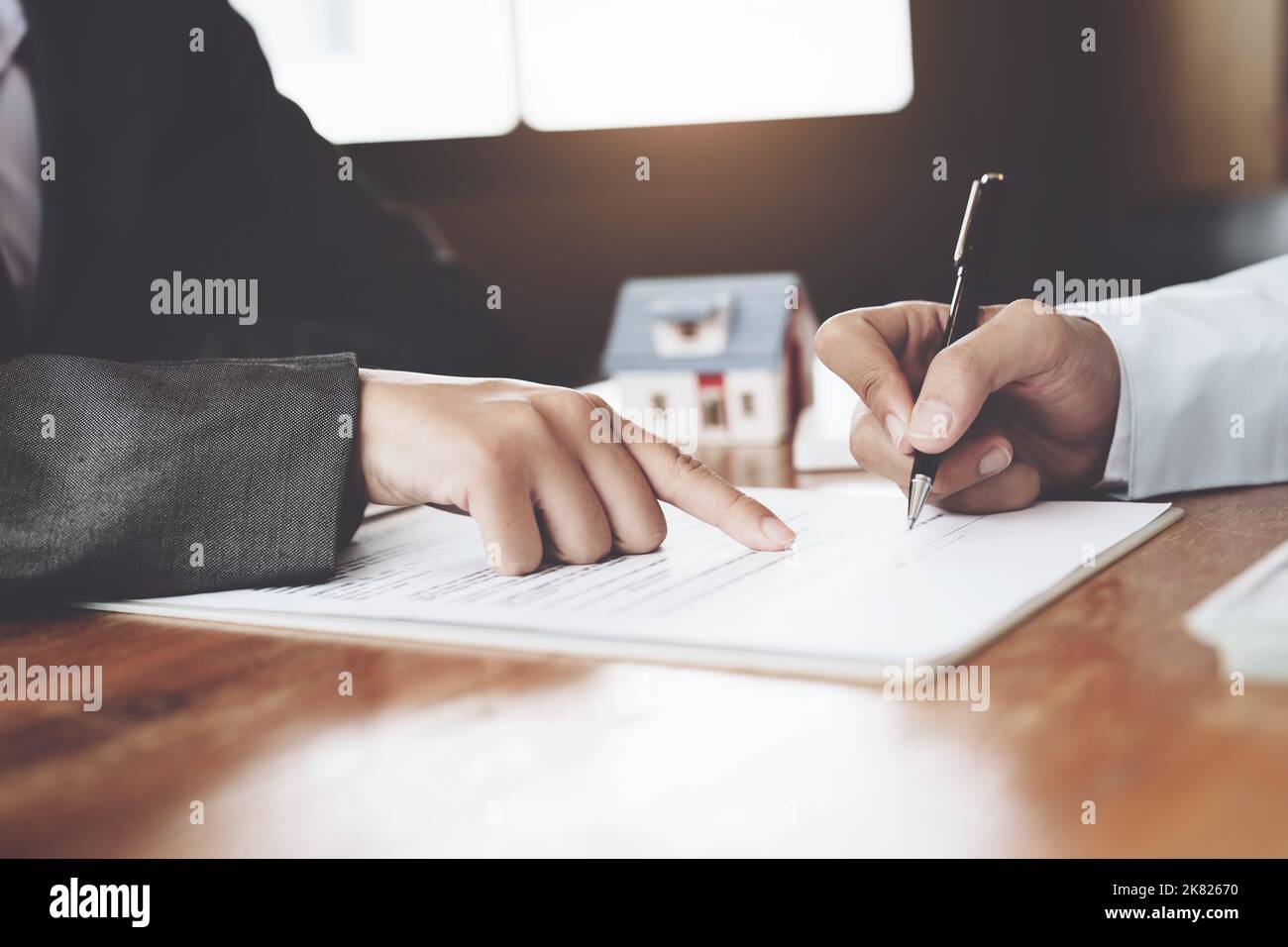 Real estate signature hi-res stock photography and images - Alamy