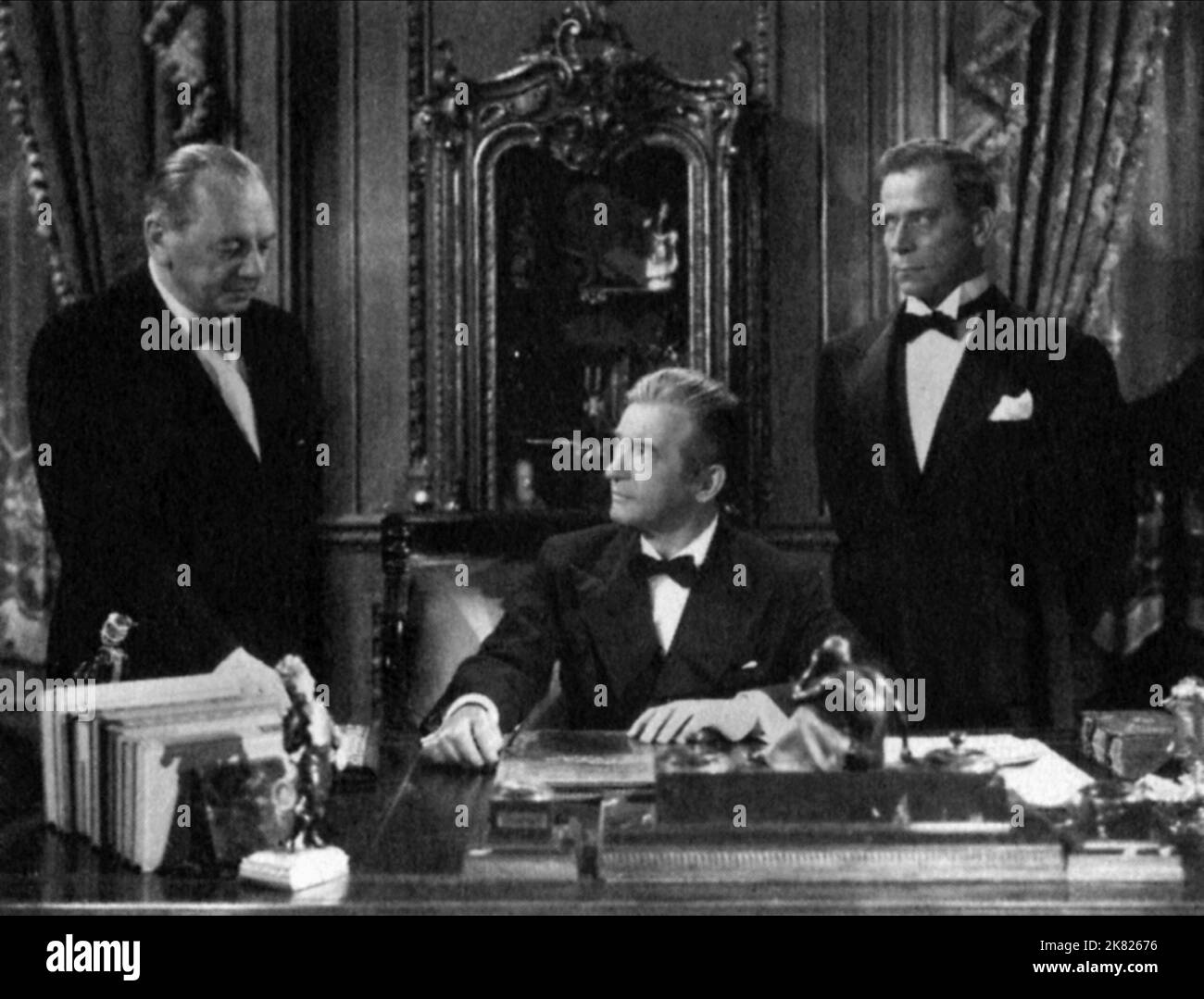 Reinhold Schünzel, Claude Rains & Ivan Trisault Film: Notorious (USA ...