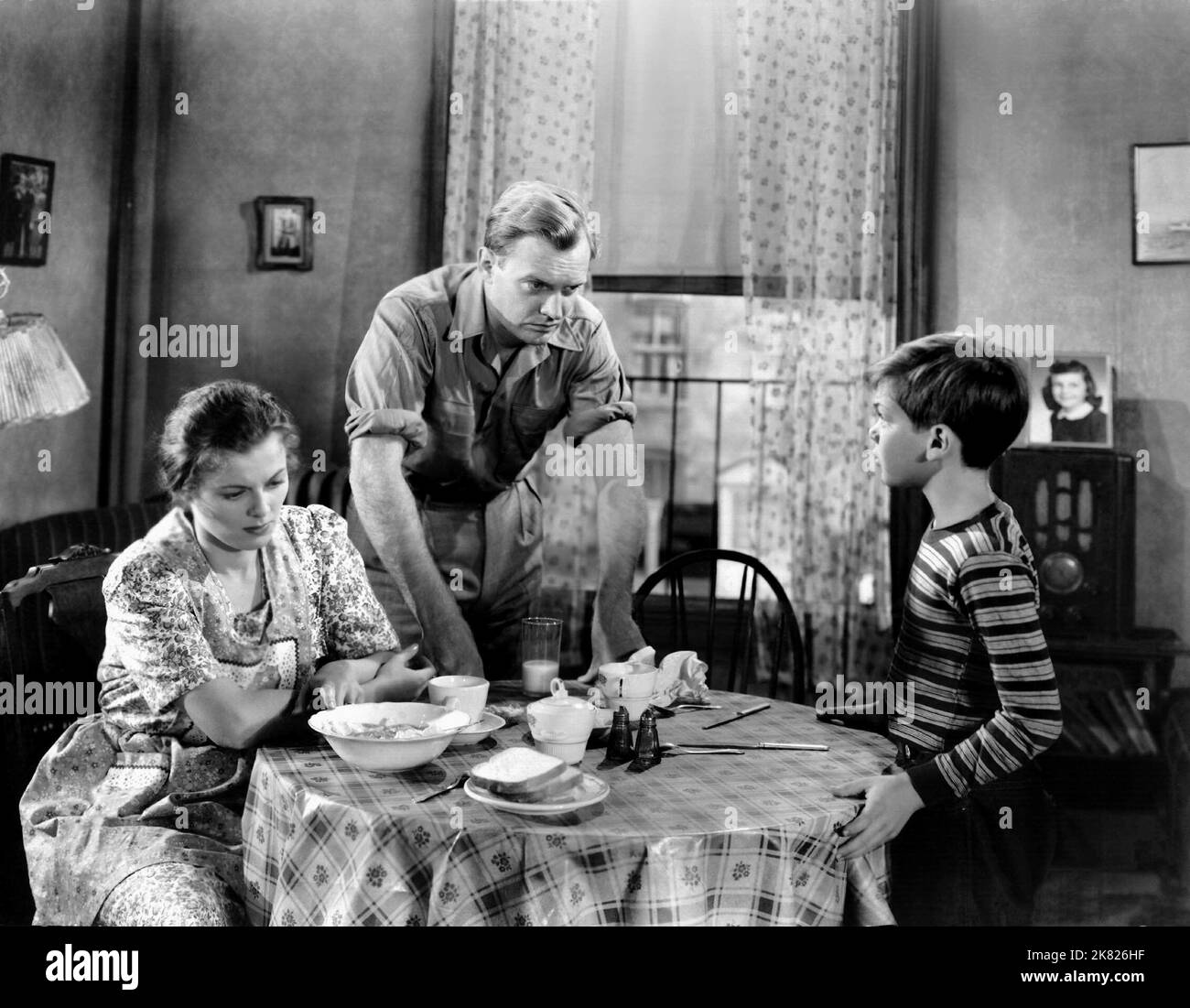 Barbara Hale, Arthur Kennedy, Bobby Driscoll Film: The Window (1945 ...
